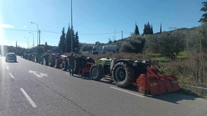 Τρία μπλόκα το πρωί της Τετάρτης σε Σταυροδρόμι, Κουρλαμπά και Κάτω ...