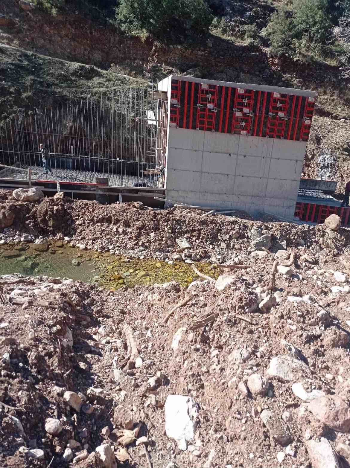 Σε εξέλιξη η κατασκευή γέφυρας στον Πείρο - erymanthosvoice.gr